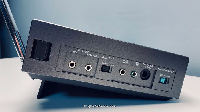 Sony ICF-2001D, Handheld HF/VHF Receiver | RigReference.com